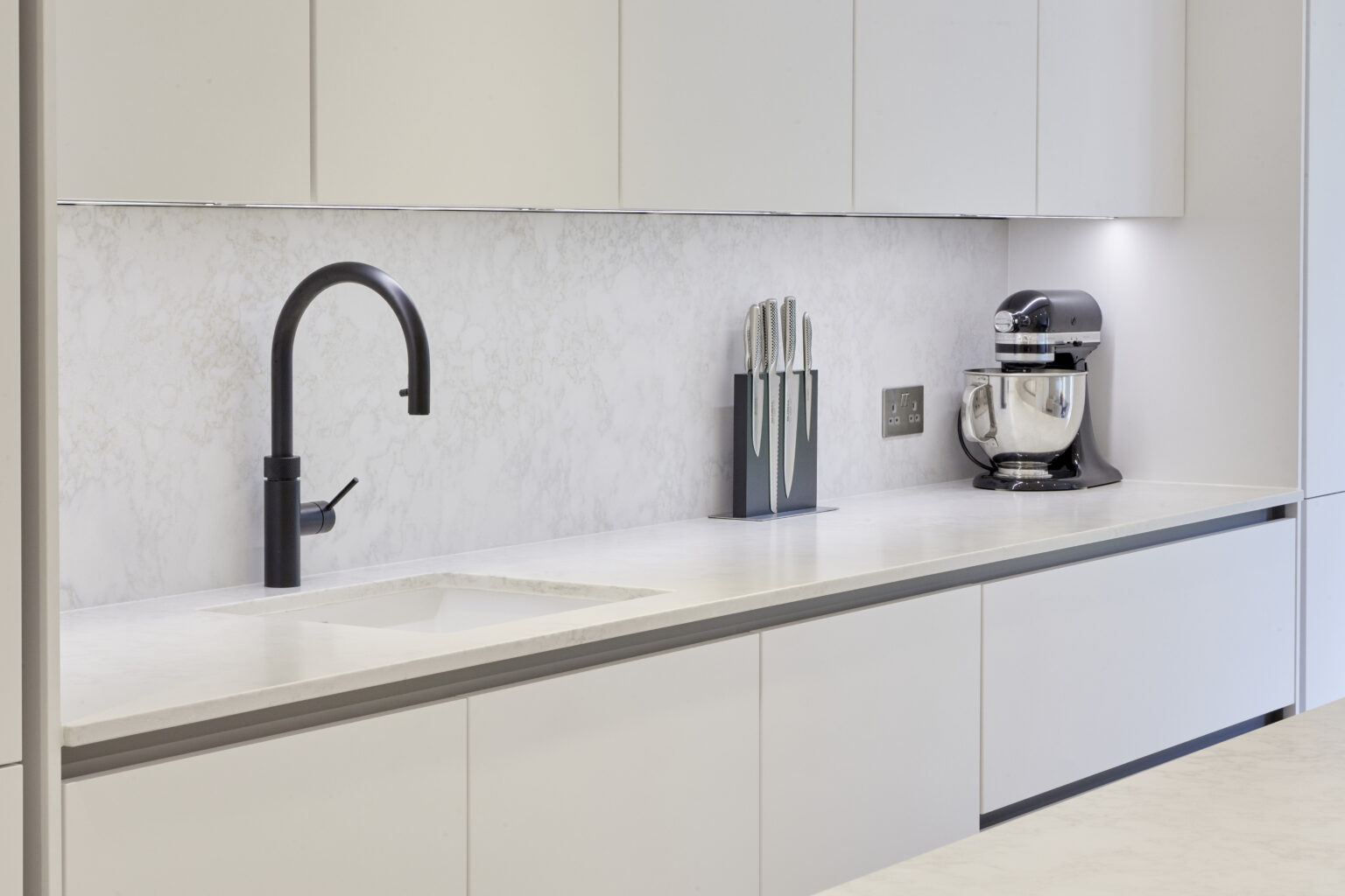 Luna Bianco: Modern Elegance In A 1960s Home Renovation | CRL Stone
